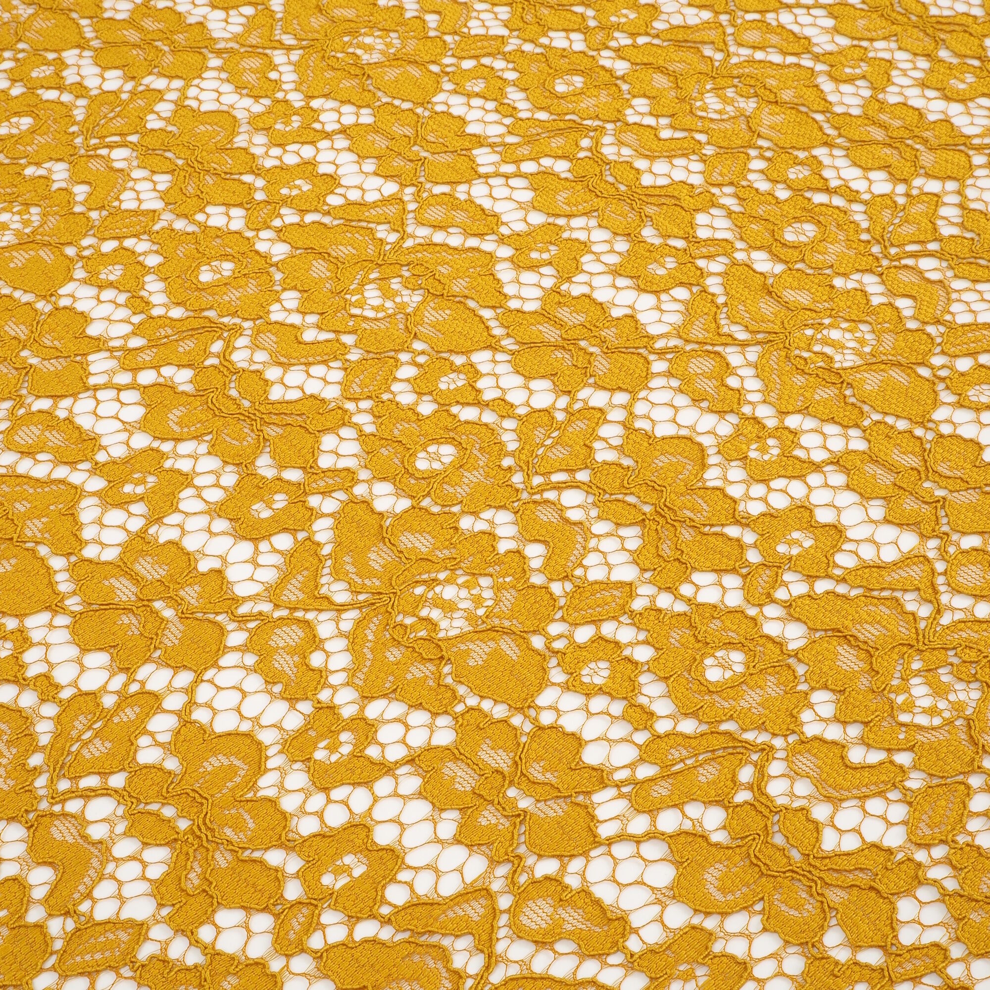 Polyester: Eigenschaften, Vorteile und Anwendungsmöglichkeiten